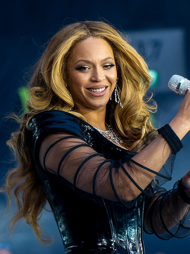 Catherine Shines as a Fashion Icon at BBC Sports Personality Awards ...